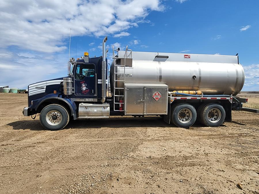 Crude Tank Truck | Ron's Vacuum Service Ltd.